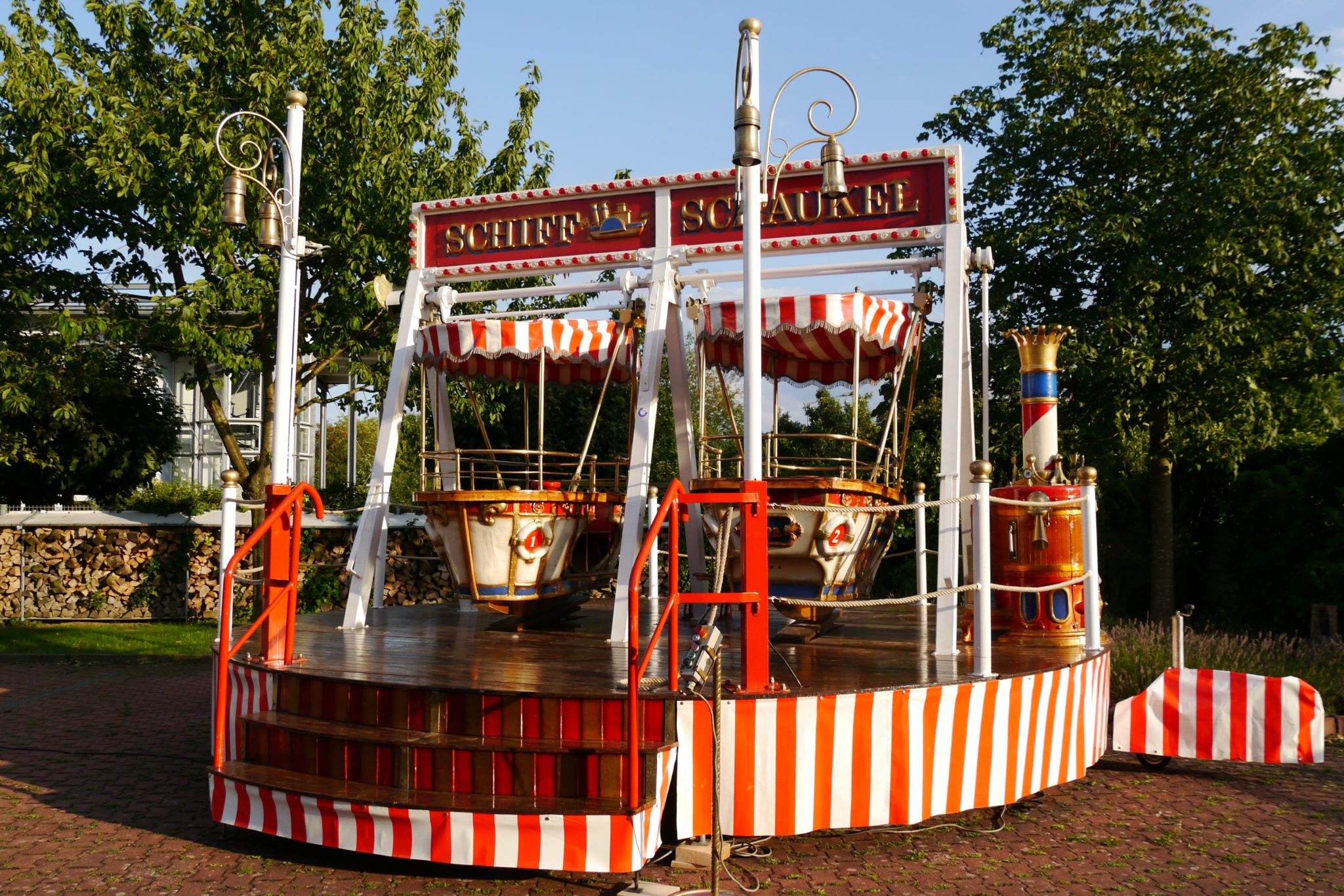 Dampf-Schiffschaukel - Rumpelspielchen Veranstaltungsservice