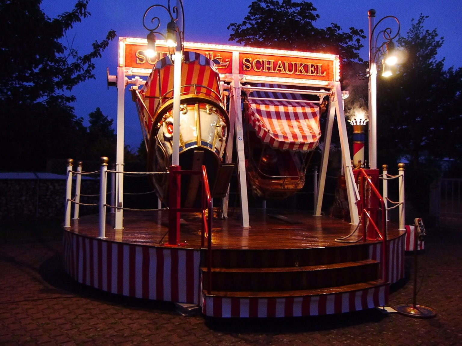 Dampf-Schiffschaukel - Rumpelspielchen Veranstaltungsservice